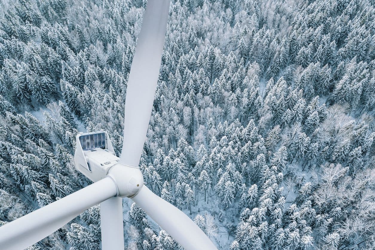 How Weather Data Improves Solar and Wind Power Forecast Accuracy
